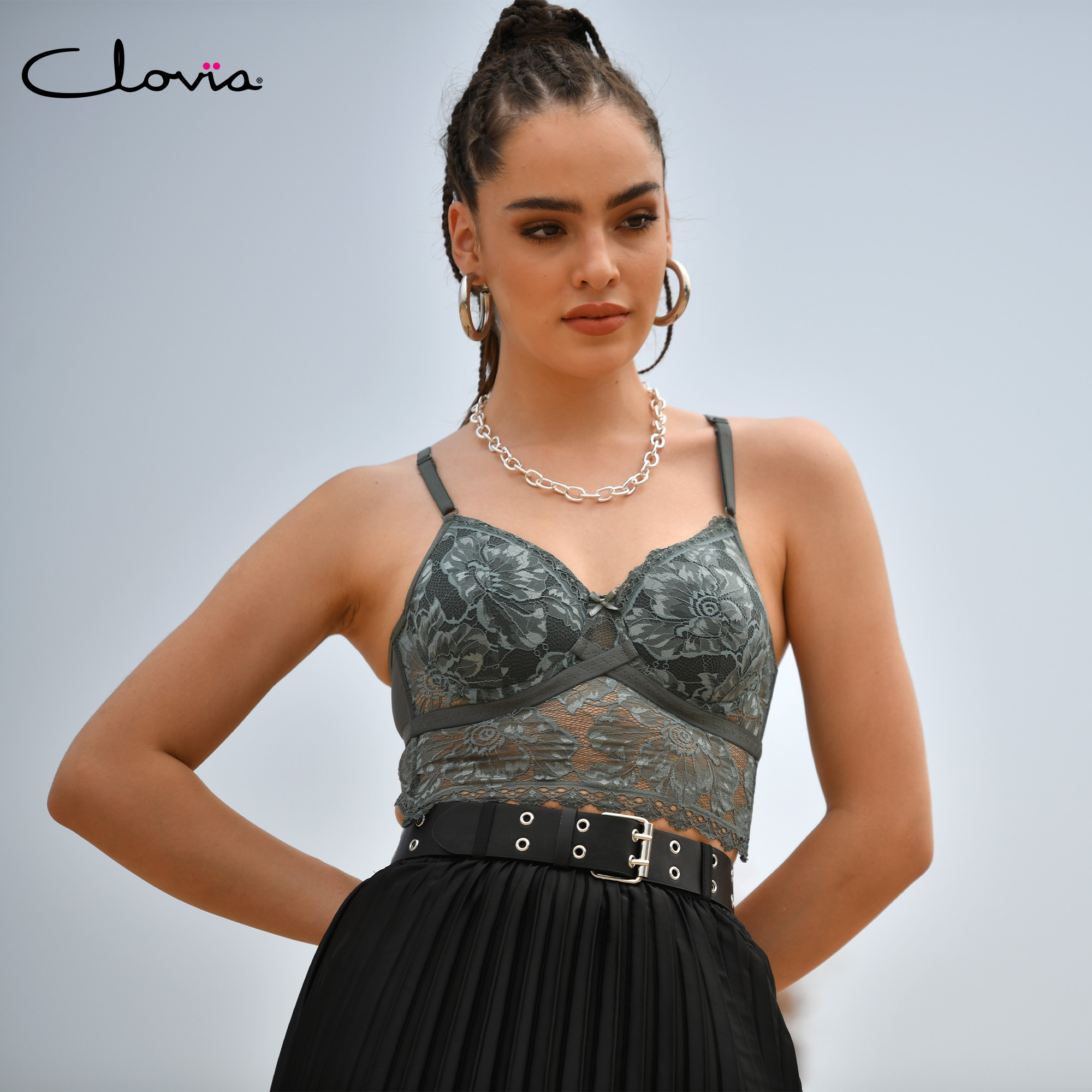 Learn the Subtle Art of Step-by-Step Deconstructing a Bra | Clovia
